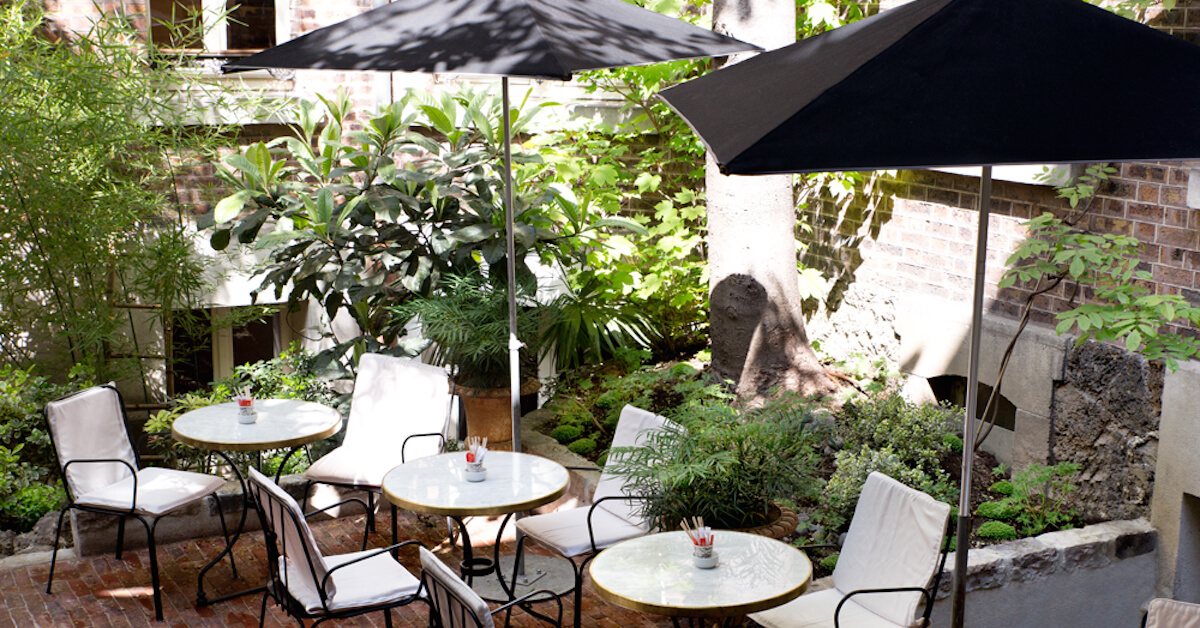 Les Petites Tables - La terrasse la plus calme de Paris ! Caffè da rosa